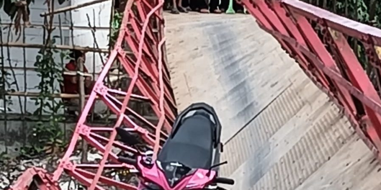 Jembatan Gantung Penghubung Desa Ambruk, Pelajar Lebak Jadi Korban ... Jembatan Gantung Penghubung Desa Ambruk, Pelajar Lebak Jadi Korban ...